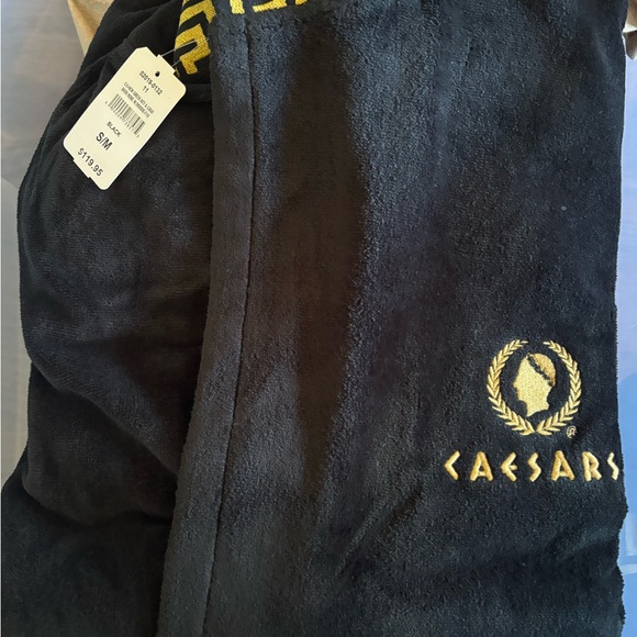 Intimates & Sleepwear | Caesars Black And Gold Robe | Poshmark